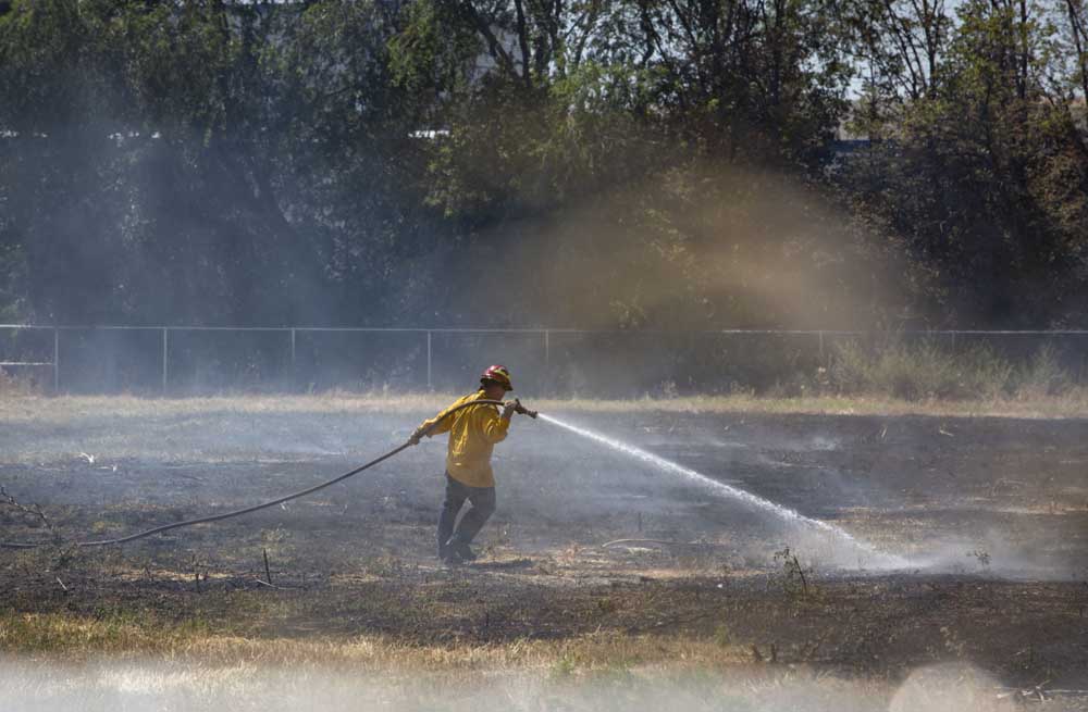 Crews put out brush fire before it damages Hermiston home | East Oregonian
