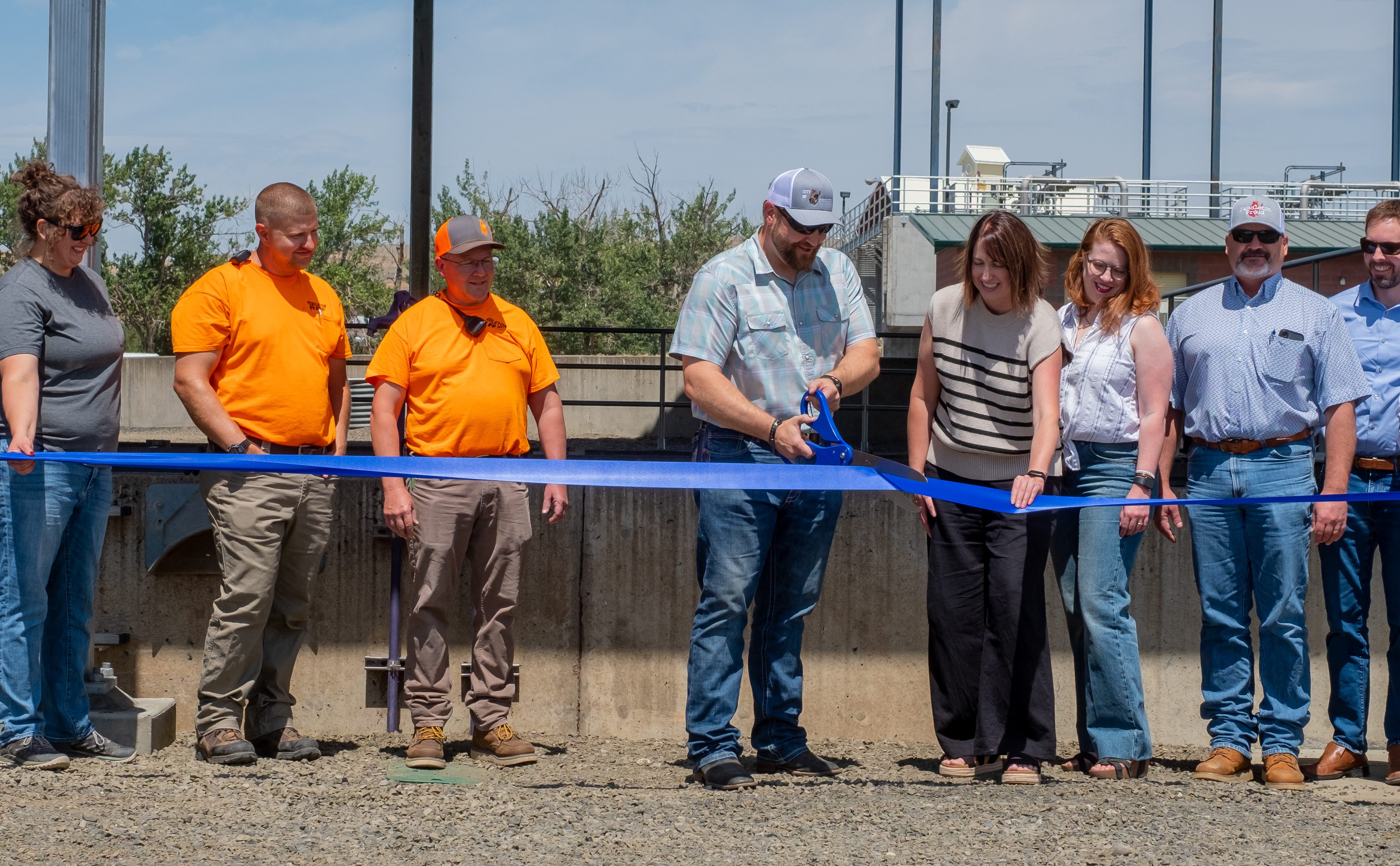 Pendleton unveils solar canopy to cut wastewater treatment power use ...