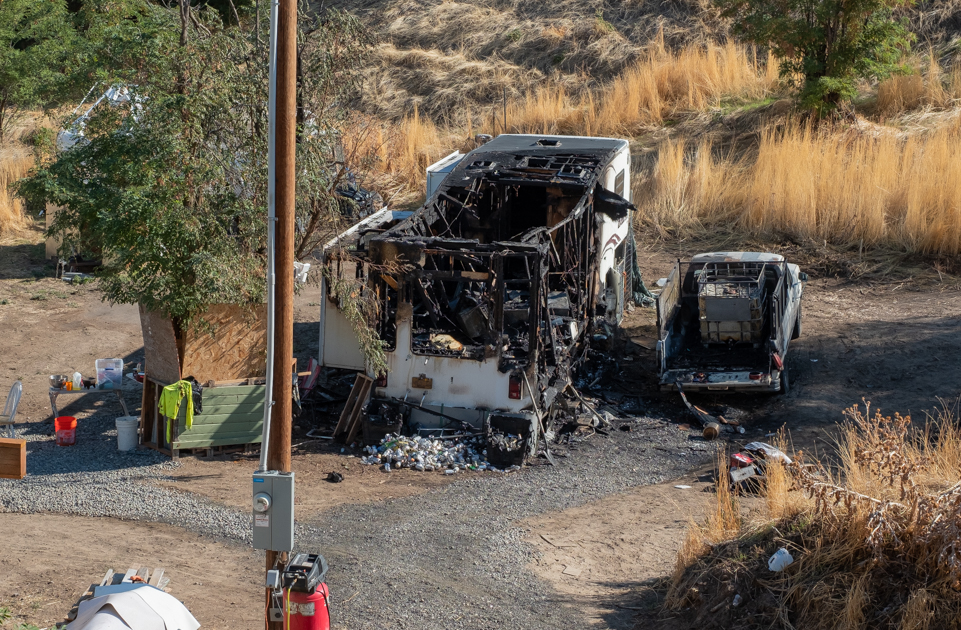 Fire destroys travel trailer in Pendleton, displaces 2 | East Oregonian