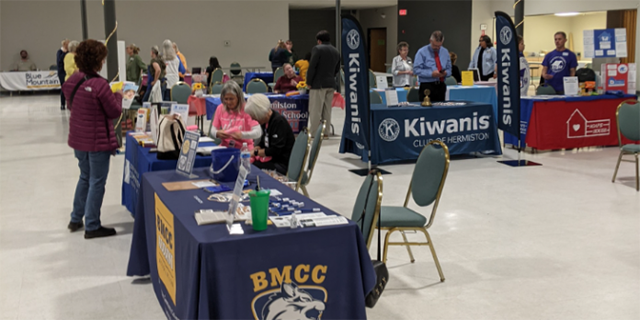 Service Organization Fair in Hermiston works to make connections | East ...