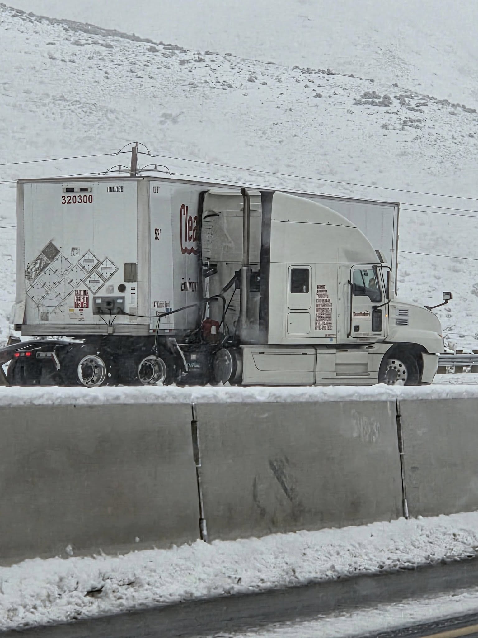 Freeway closure in NE Oregon started with 1 unchained truck | East ...